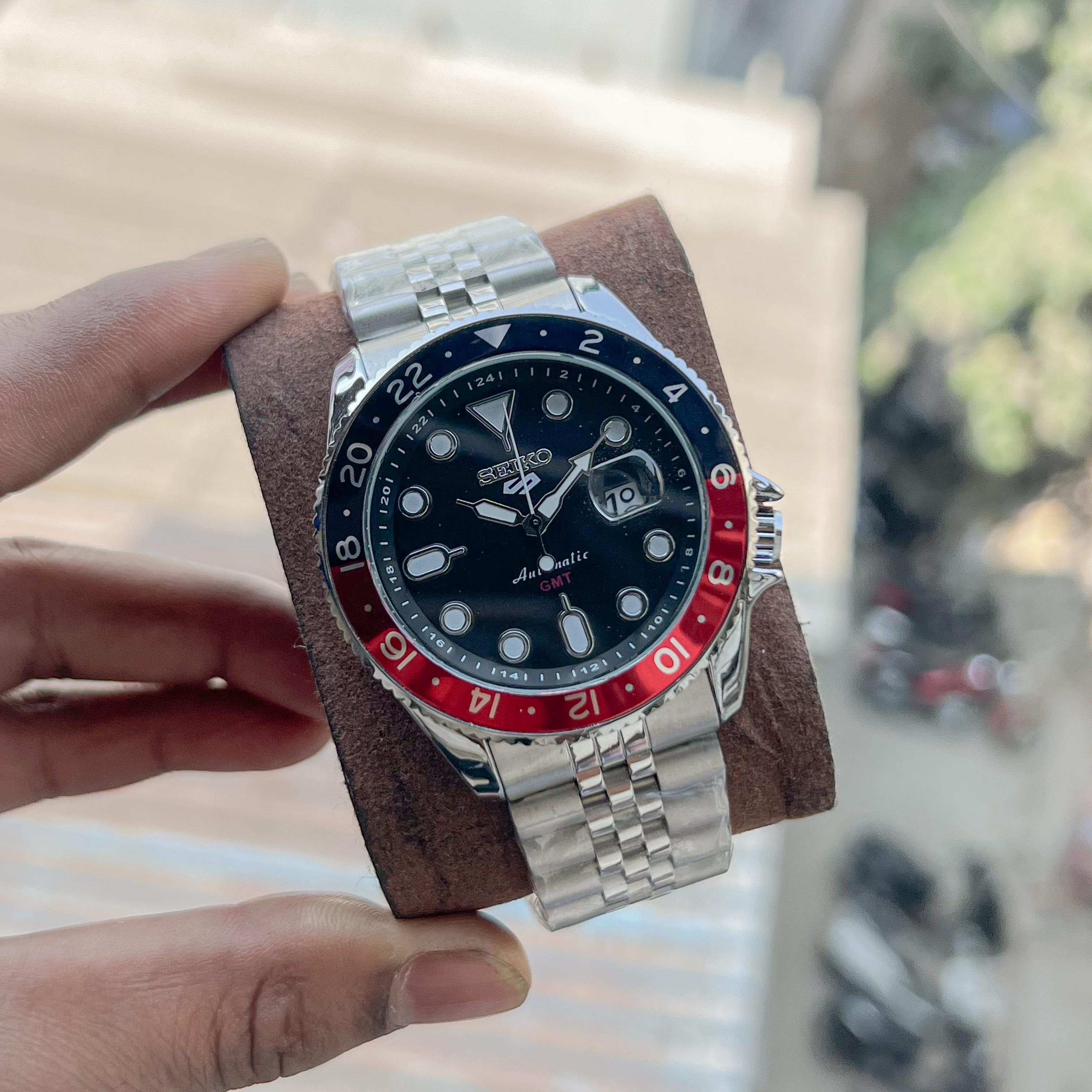 Seiko GMT Red Black Automatic Watch – Living Luxary